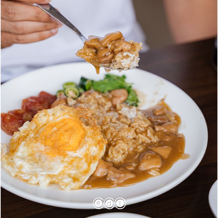 EDT - ข้าวหน้าไก่มิชลินไกด์ 6 ปีซ้อน